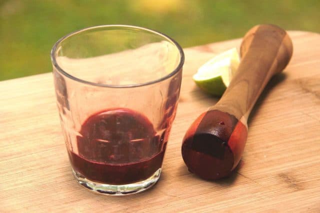 How to Make a Black Raspberry Bramble Cocktail - Home, Garden and Homestead